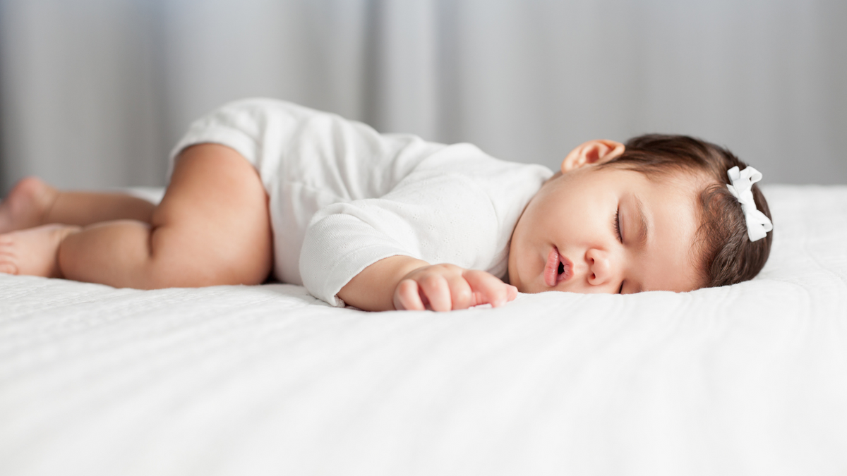 Newborn Sleep Habits: Why Is My Baby Flailing in Her Sleep? | Baby ...